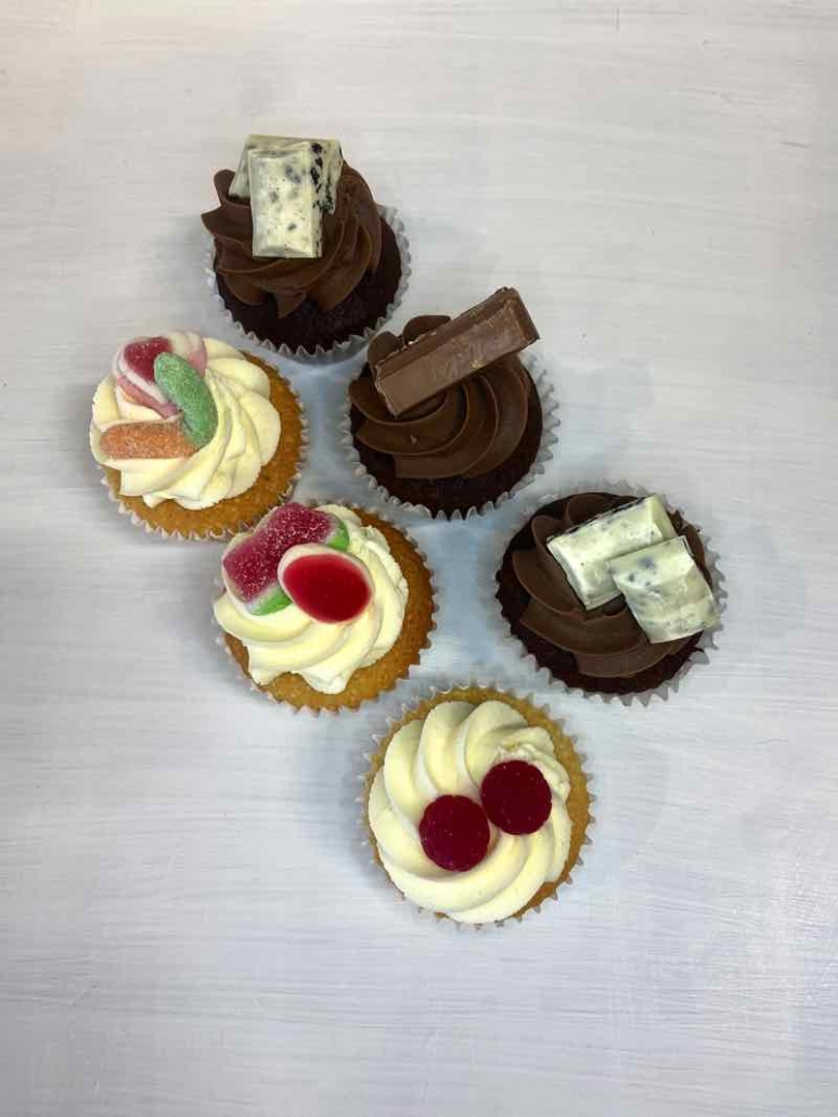 Simple Cupcakes - Sweet On Cup Cakes