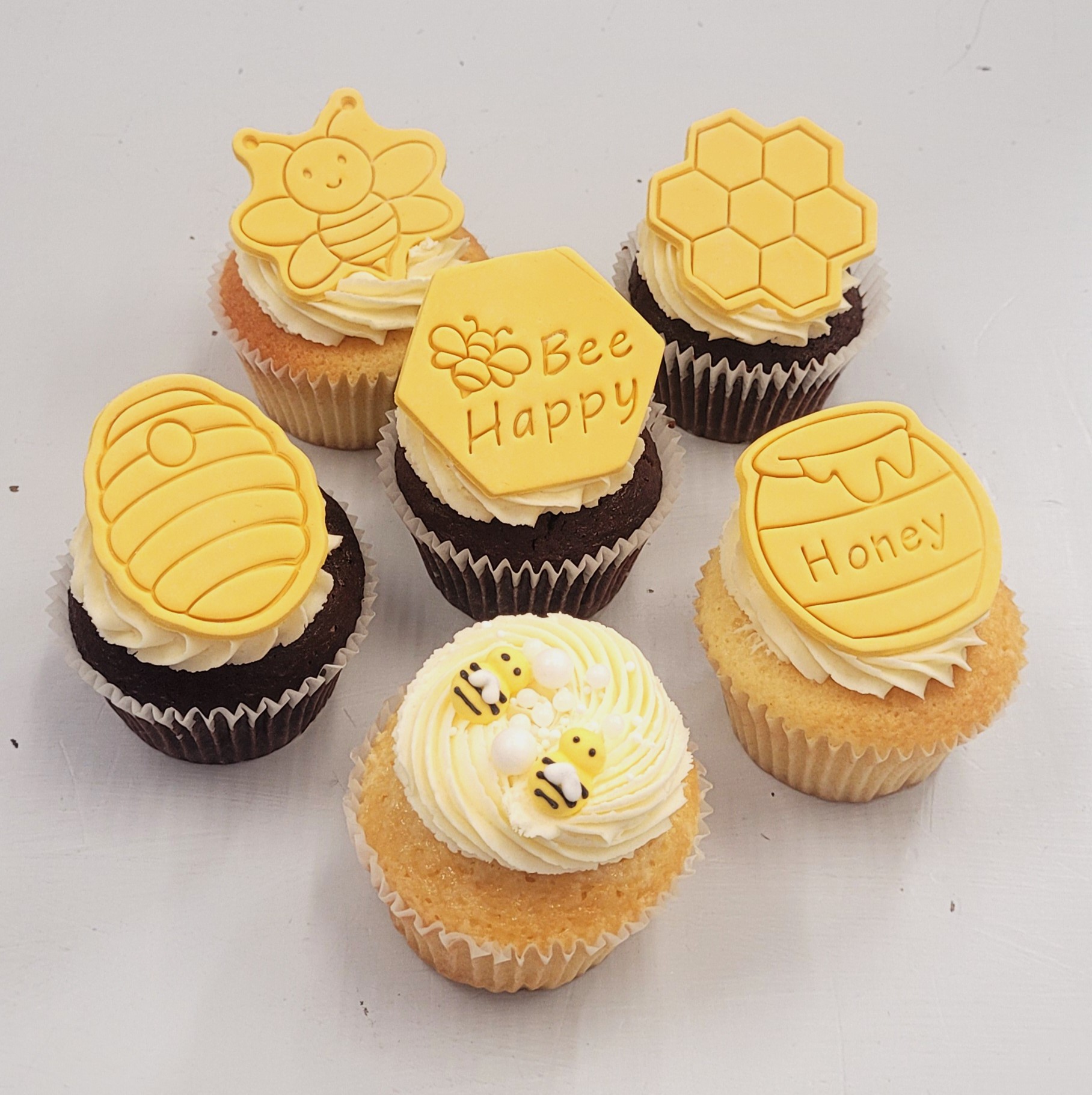 Bee Happy Cupcakes - Sweet On Cup Cakes