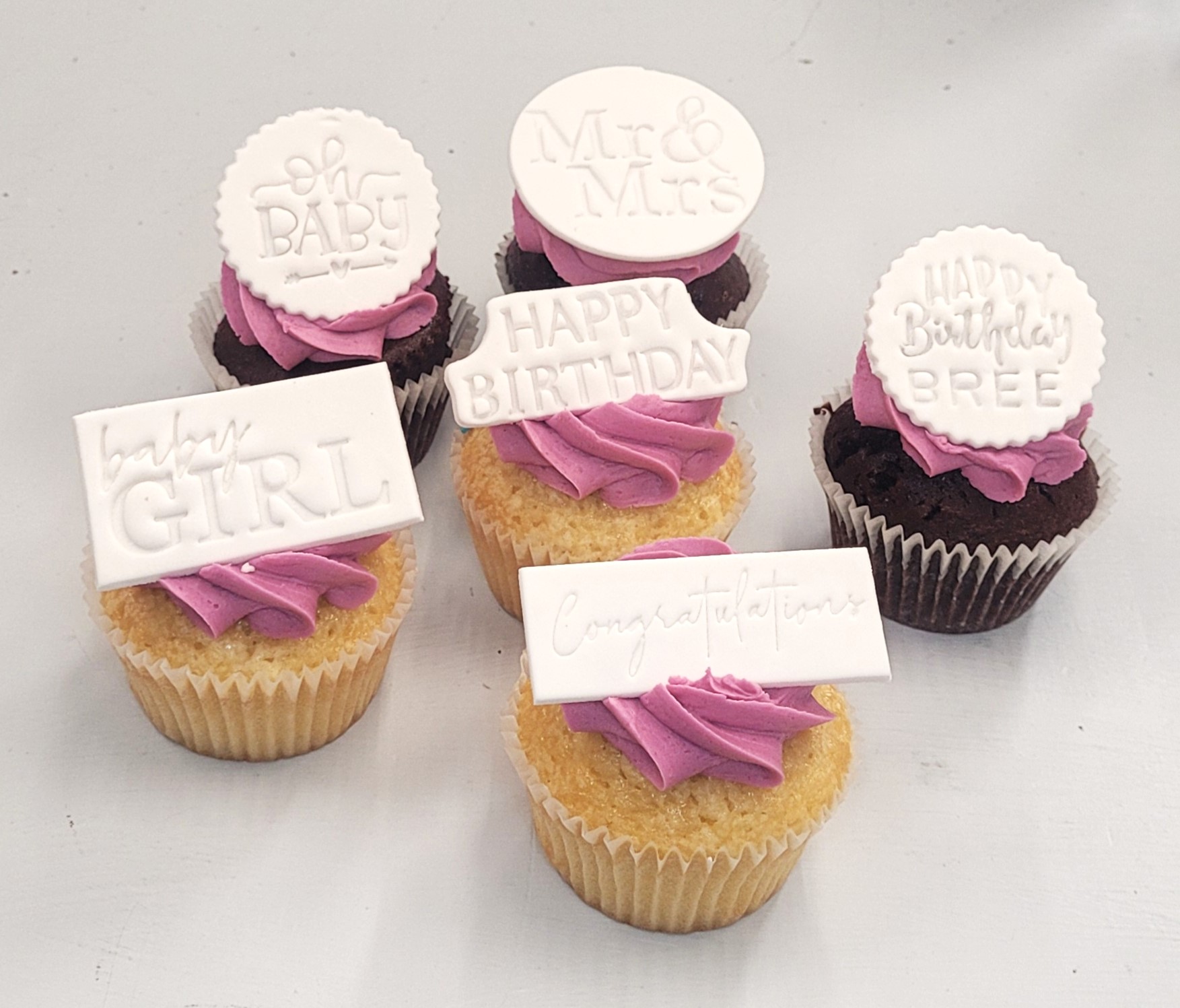 Embossed Plaque Cupcakes - Sweet On Cup Cakes