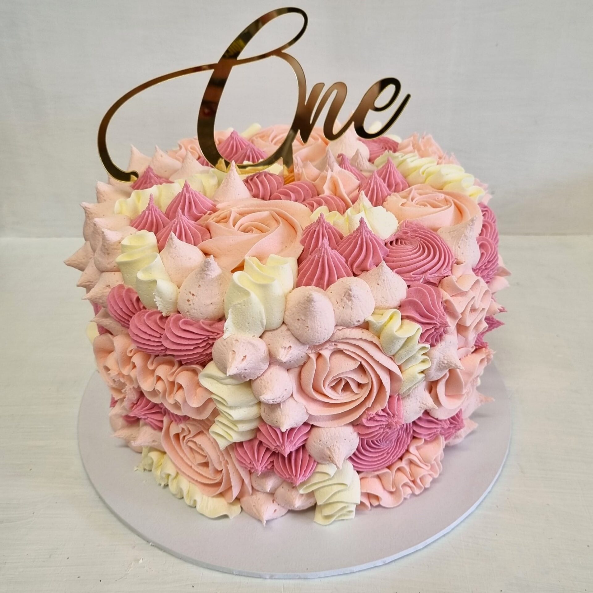 Multi-Pipe Cakes - Sweet On Cup Cakes